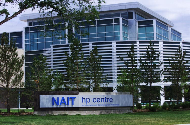 Computer Commons cut hours | NAIT Nugget